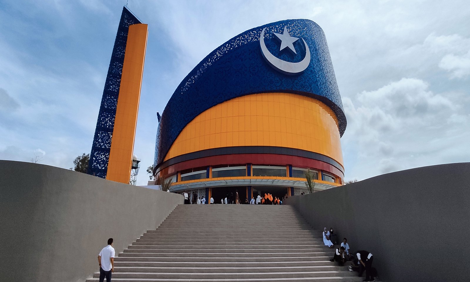 Sejarah Singkat Masjid Tanjak, Ikon Wisata Religi Baru di Batam - Kalapena