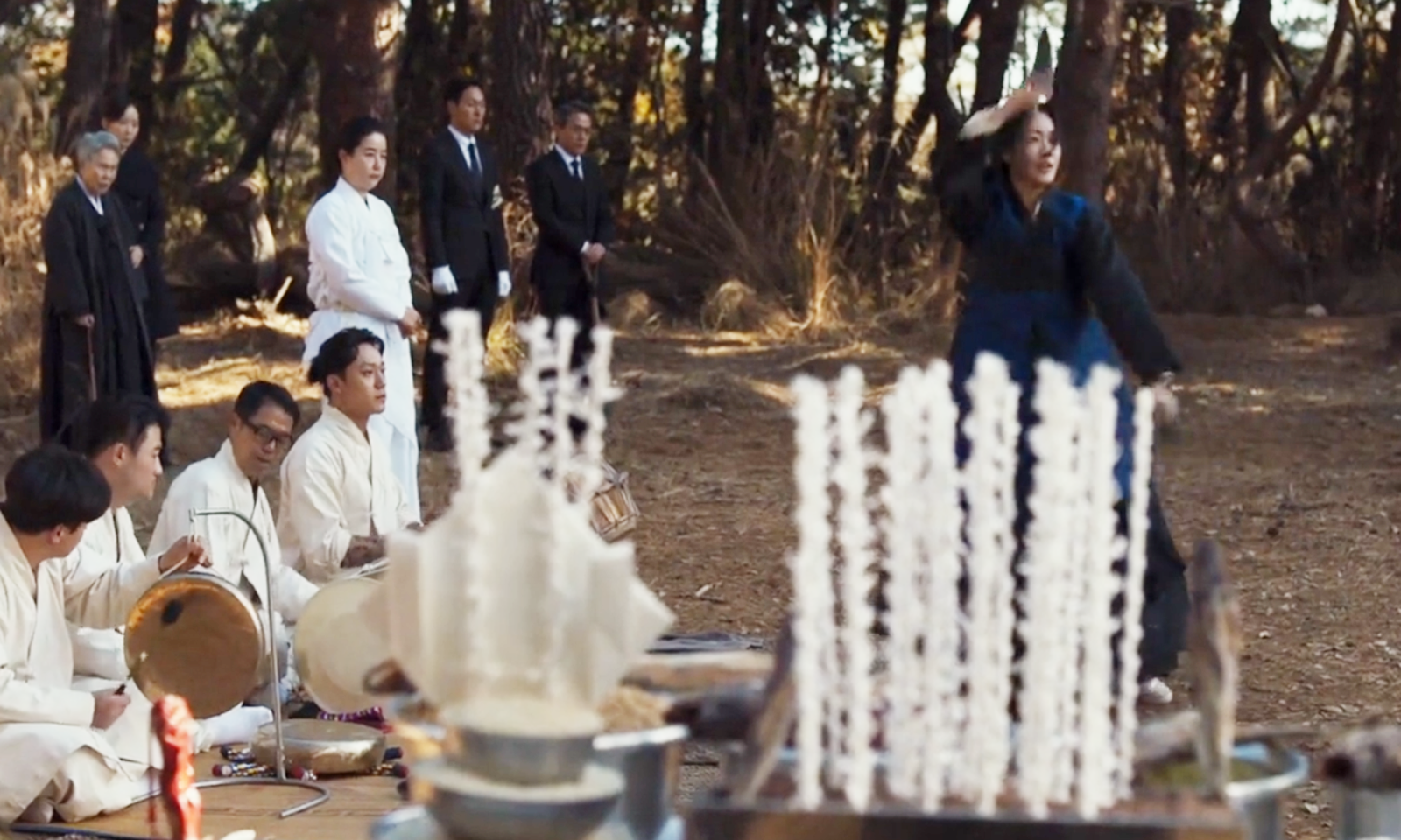 Review Exhuma (2024), Padukan Horor Berkelas dengan Ritual Shamanisme ...