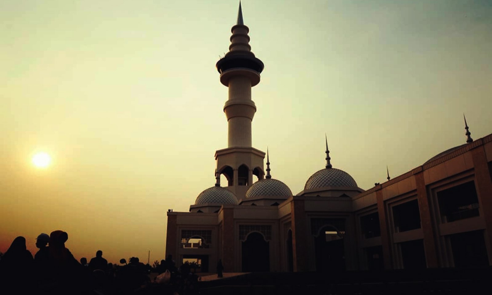 Jadi Ikon Destinasi Wisata Religi, Berikut Profil Tiga Masjid Terbesar ...